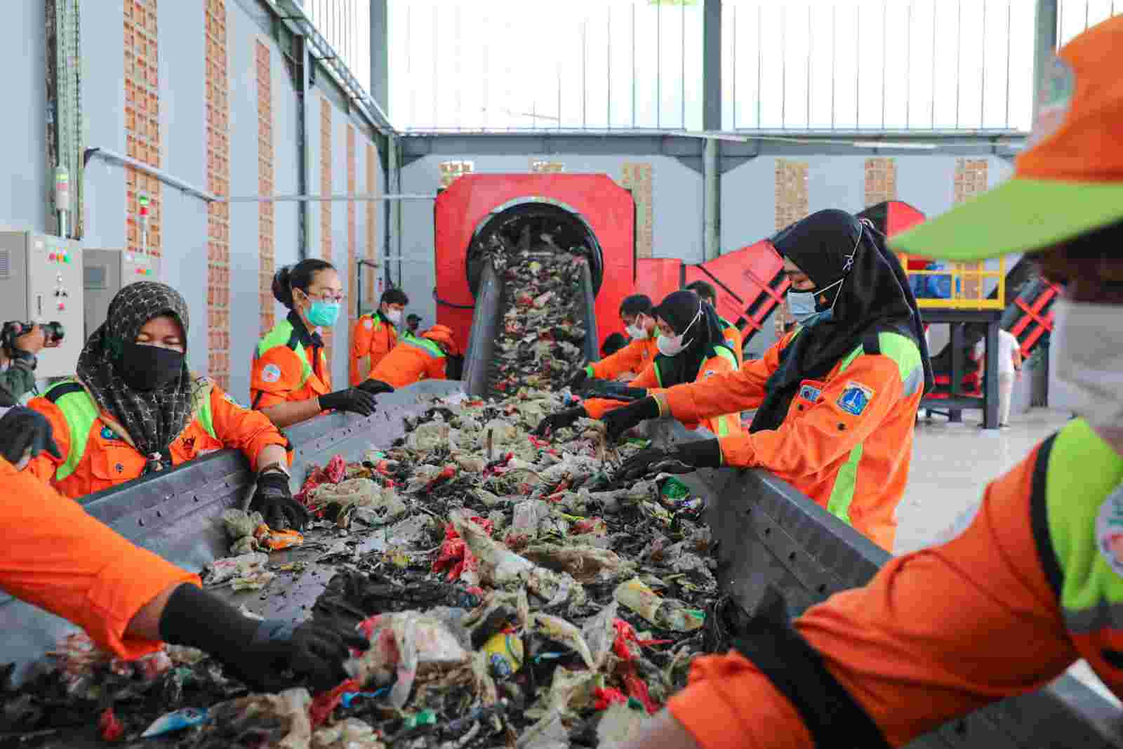 Pj. Gubernur Heru Apresiasi TPS 3R Mampu Mengolah 50 Ton Sampah Per Hari – Kabar SDGs