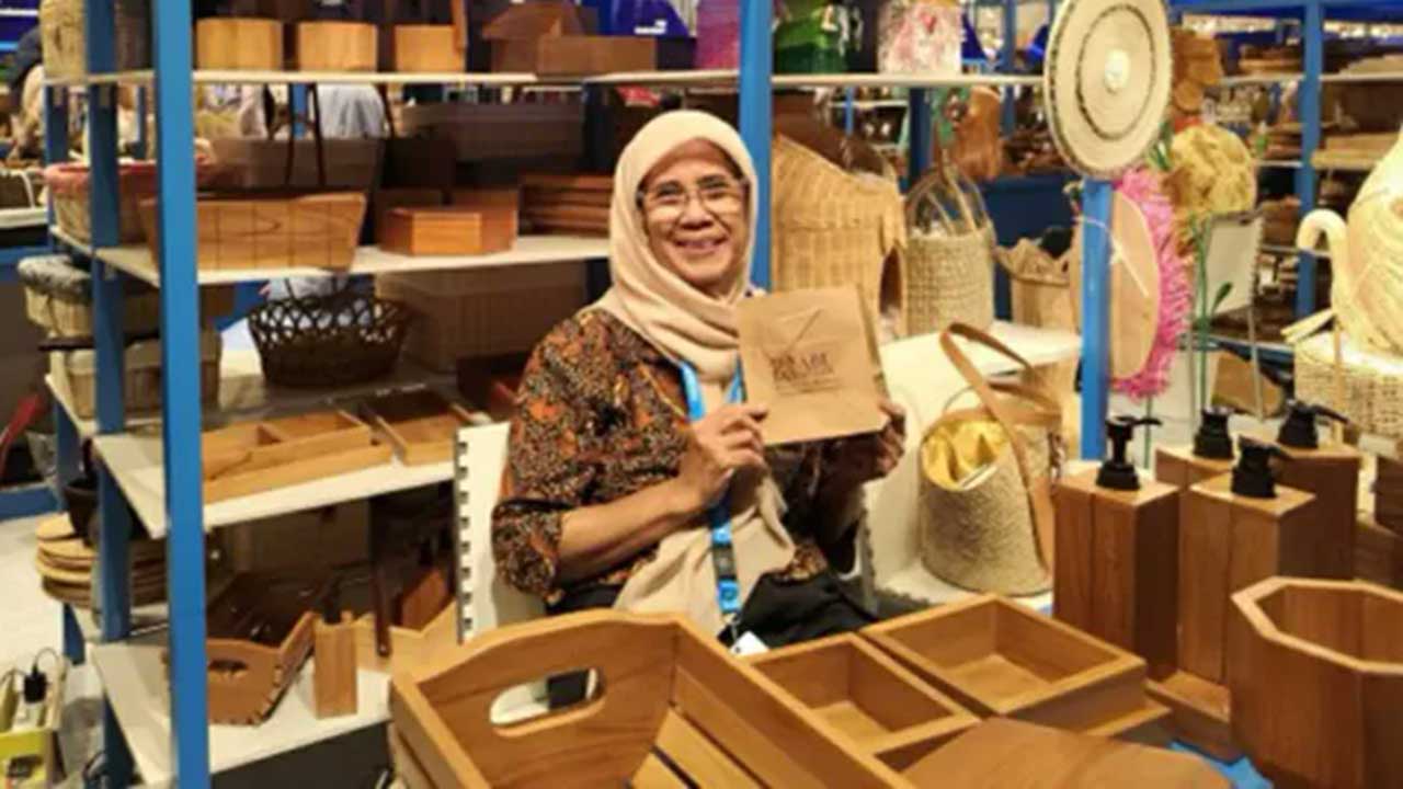 Abe Kreasi Berhasil Ubah Limbah Jati Jadi Produk Bernilai Ekonomi ...
