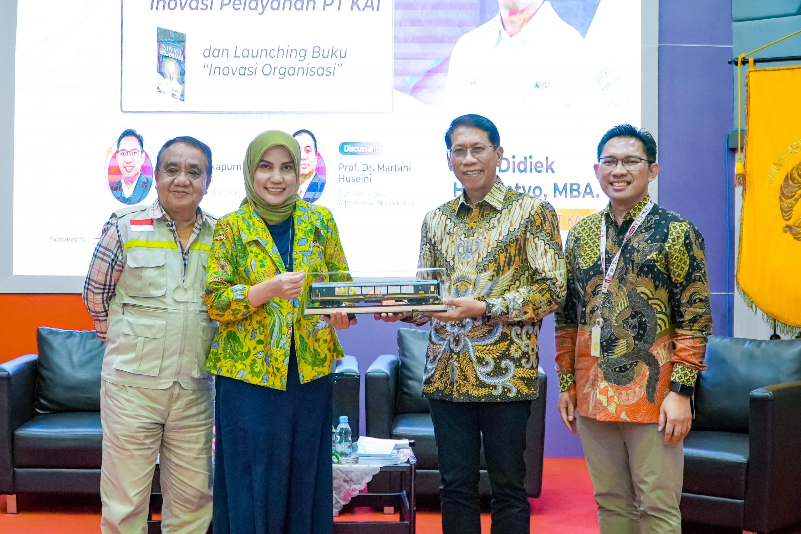 CEO Talks FIA UI: Dirut KAI Bagikan Strategi Inovasi Pelayanan Publik ...