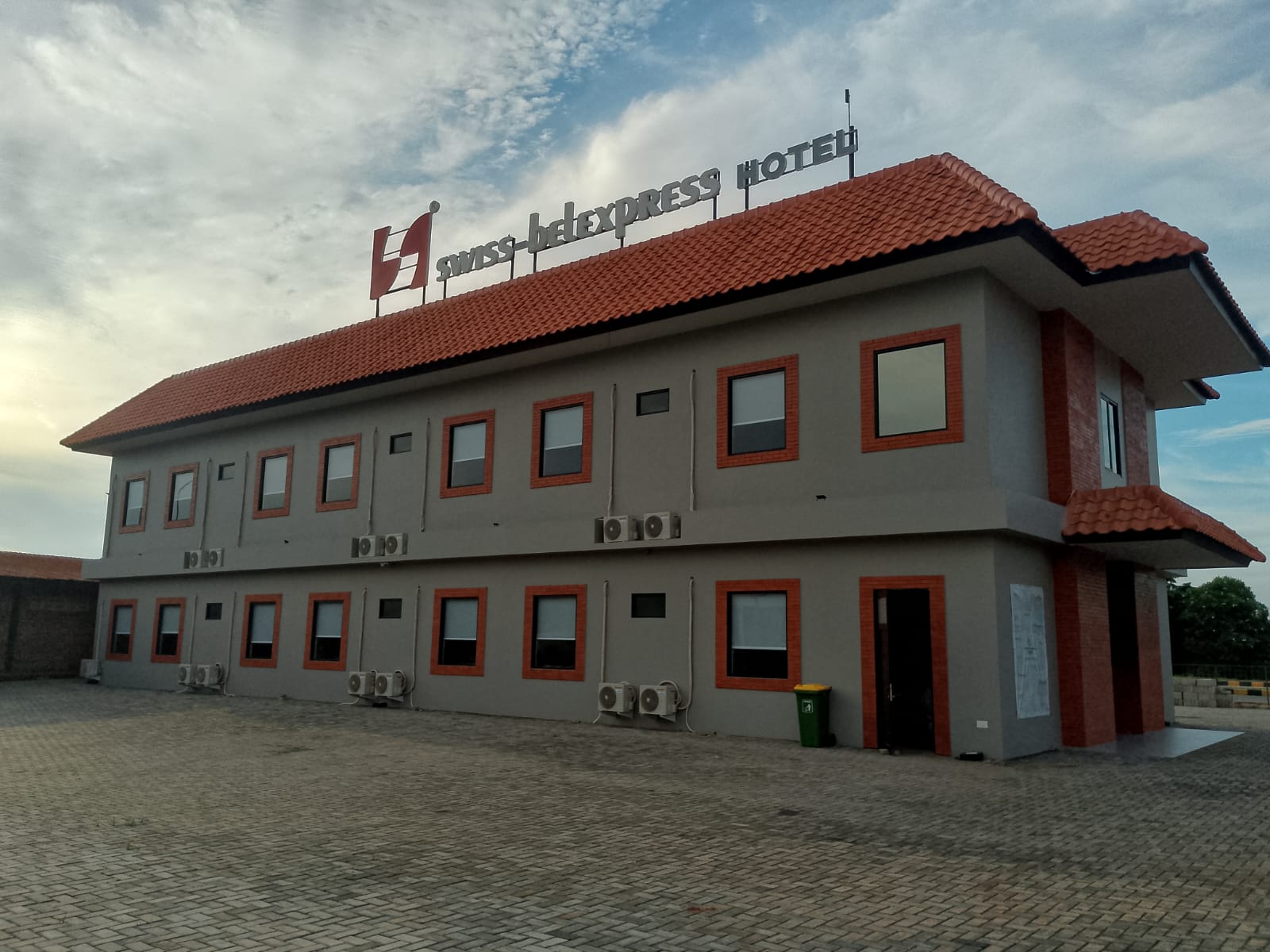 Swiss-belexpress Hotel Hadir di Rest Area Travoy KM 379A Ruas Batang ...