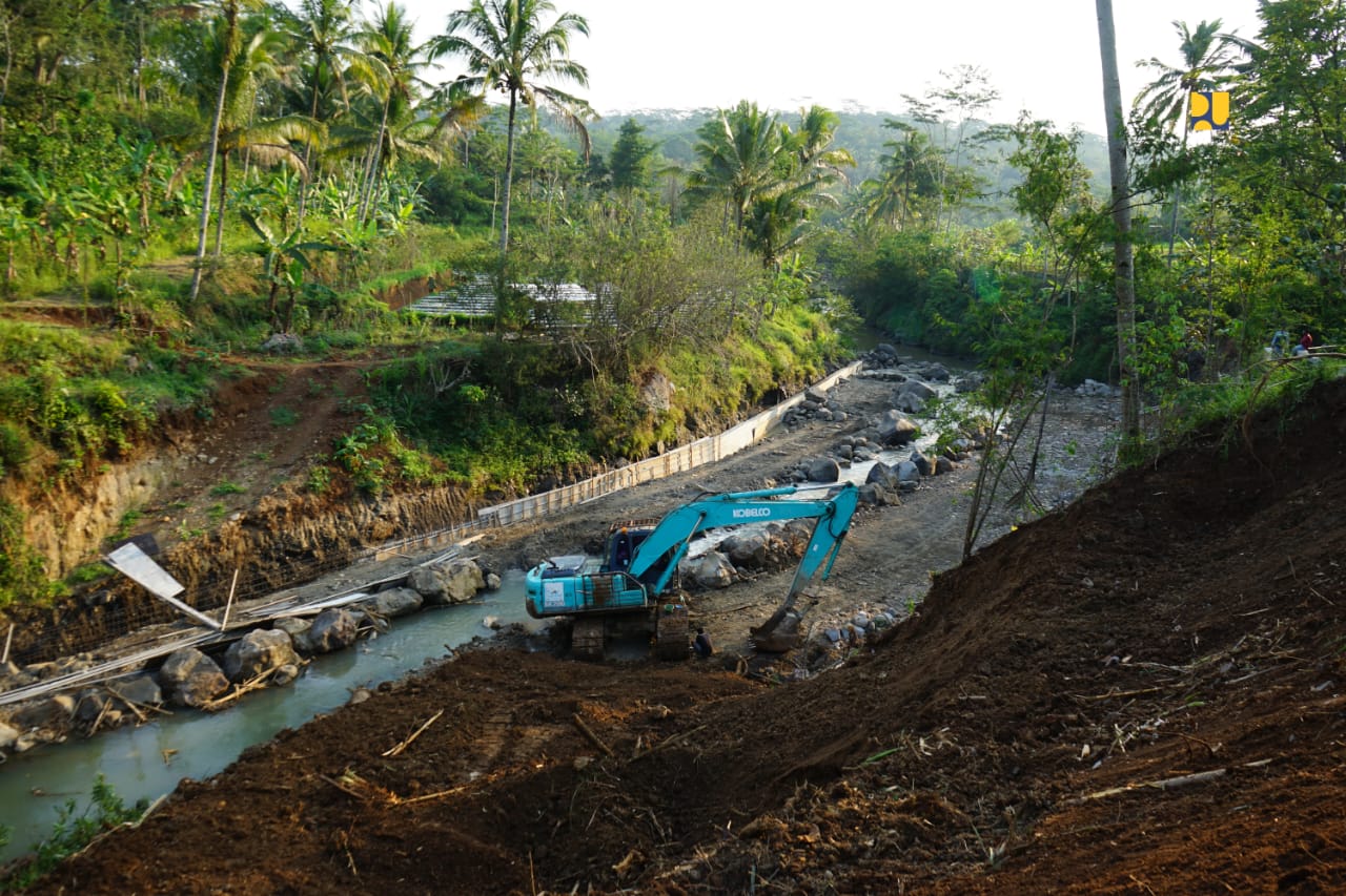 Kementerian PU Percepat Rehabilitasi Saluran Irigasi Sekunder DI Tingal ...