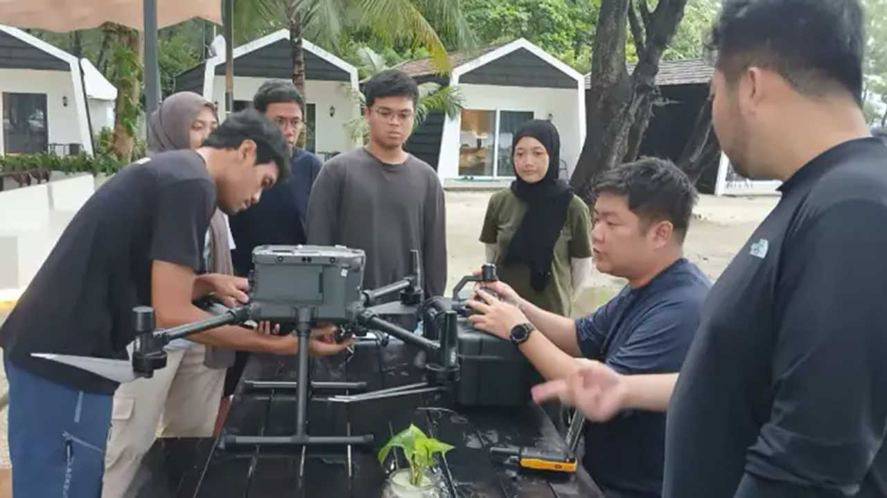 MTCRC dan PNU Latih Pemetaan Habitat Bentik di Pulau Tidung Kecil ...